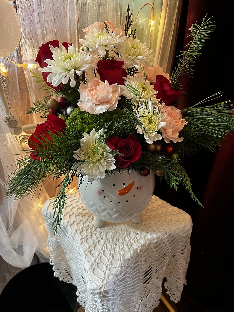 Wintery Snowman arranged by a florist in Hartford City, IN : Northside ...